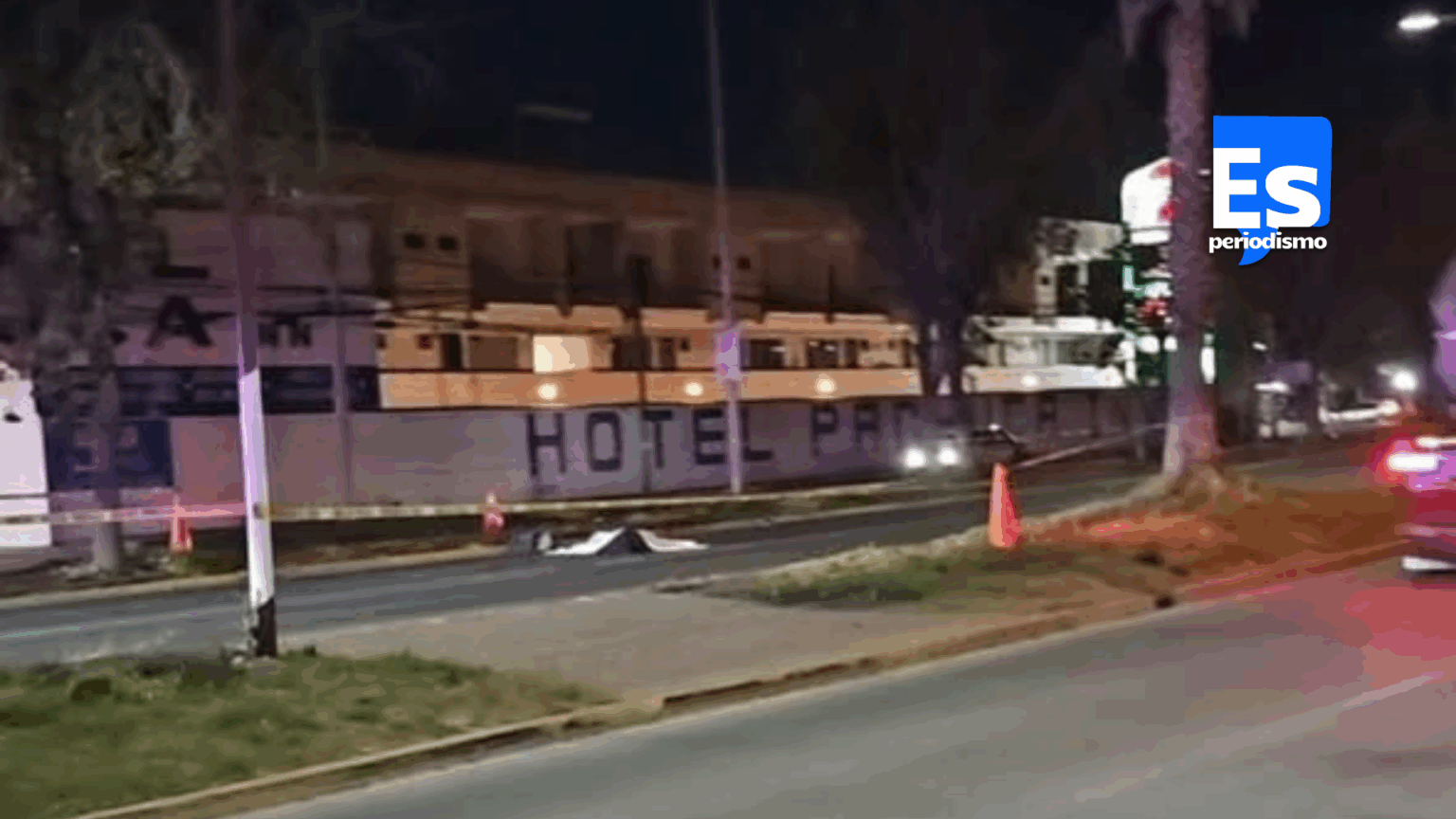 Tiñó de rojo bulevar Everardo Márquez un coche desconocido - Es ...