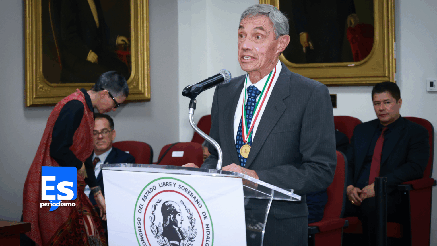 Presea Pedro María Anaya a José Vergara en reconocimiento a su ...