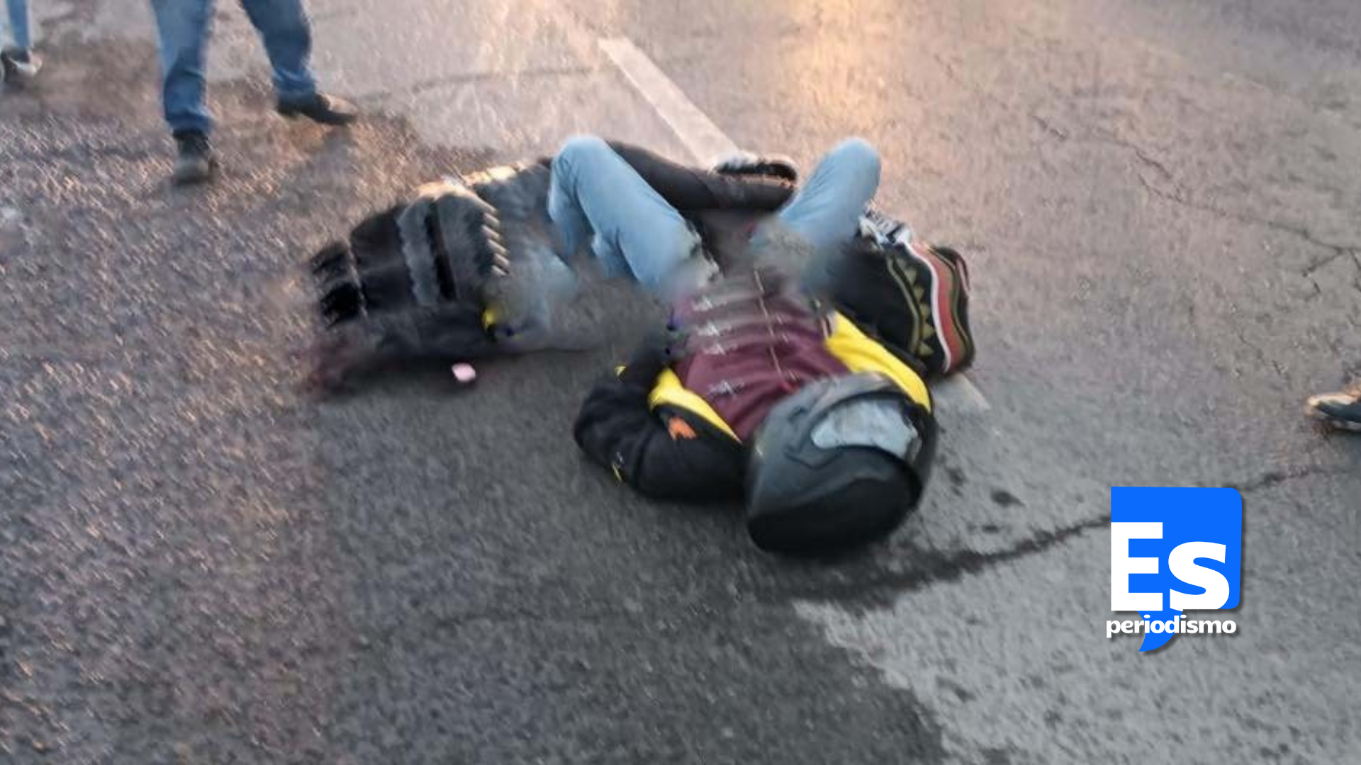 Pareja de motociclistas arrolló un caballo que se atravesó la autopista ...
